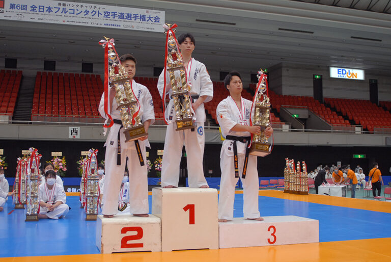 JKJO全日本大会の選手宣誓は、JFKOで優勝した山崎選手と渡辺選手！ – 一般社団法人 全日本空手審判機構（JKJO）
